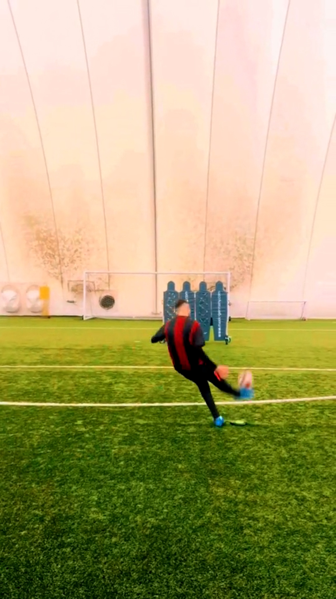 Minimalist Soccer Juggling Innovation – Soccer