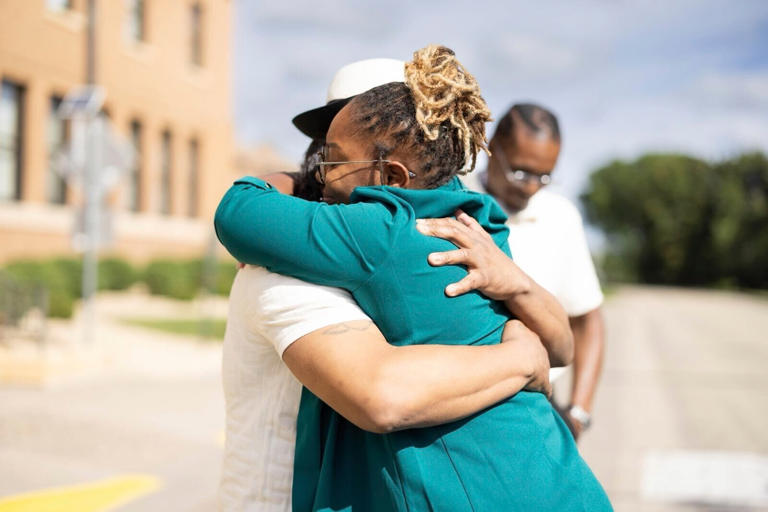 Man freed after nearly three decades in prison after he’s cleared of ...