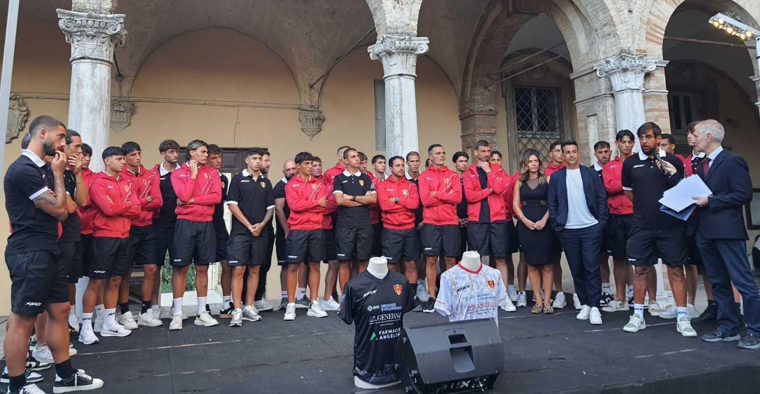 Sfila la Recanatese col neo acquisto Capanni