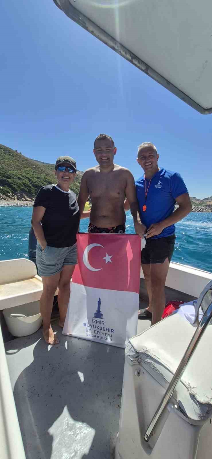 İzmirli Tuna, Cebelitarık Boğazı’nı yüzerek geçen dünyadaki ilk otizmli ...