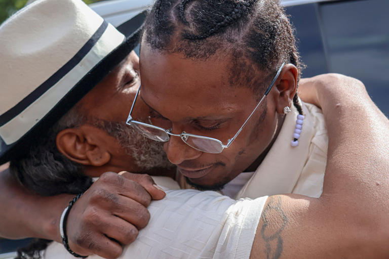 Man freed after nearly three decades in prison after he’s cleared of ...