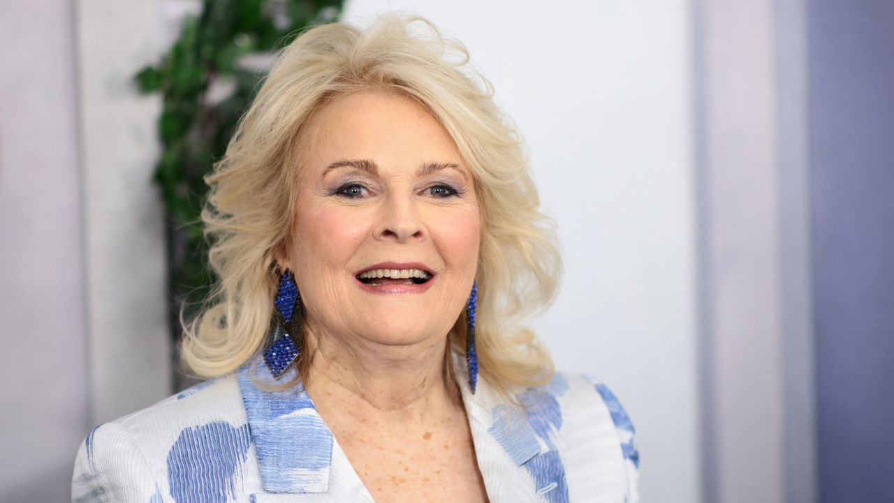 Color drenching? Yawn. Candice Bergen's eclectic living room proves why ...