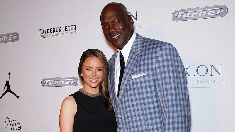 Michael Jordan, wife Yvette annoyed being shown at Eagles vs. Cowboys game
