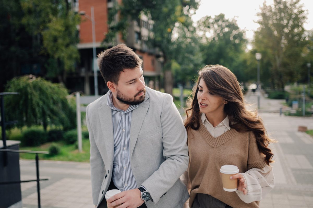 I starting texting a mum at my kid’s school – I’m worried it’s an ...