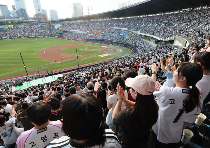 632경기 만에 누적 1천 85만 관중...KBO리그 최다 관중수 신기록 경신 '목전'