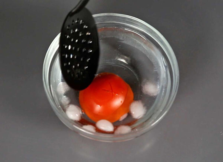 A full-flavoured raw tomato sauce, ideal as a topping for pizza or pinsa