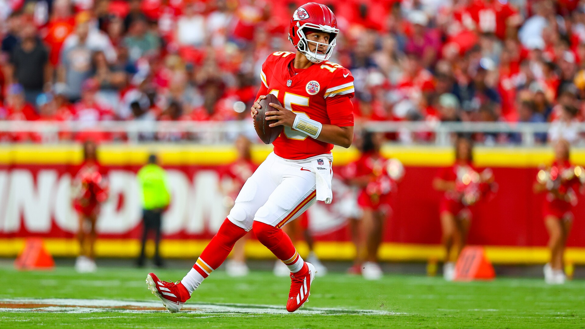 What NFL games are on today: TV/Live stream info for Chiefs vs Chargers