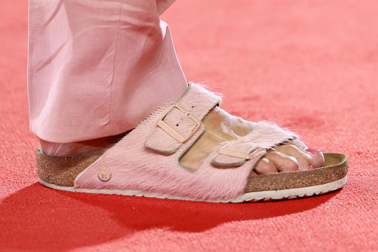 Barba, tatuaggi e pedicure rosa: è di Jason Momoa il beauty look più ...