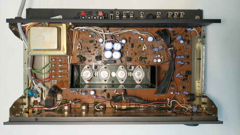 What made the original NAD 3020 budget amplifier such a legend?