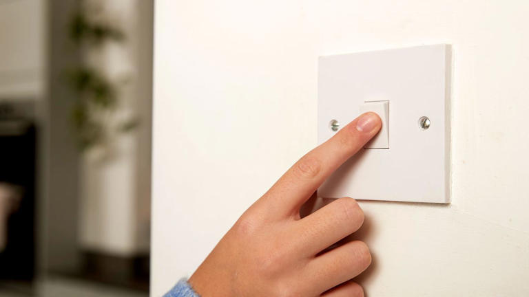 Want to know how to wire a light switch? It's as easy as 1-2-3 when you ...