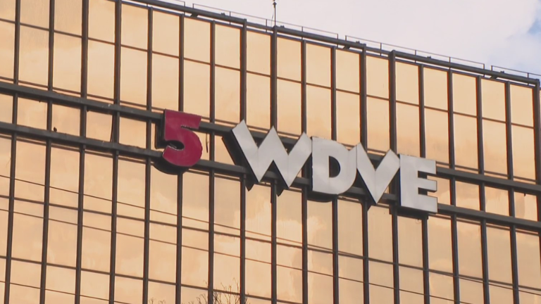 Iconic 102.5 WDVE sign being taken down from Green Tree building