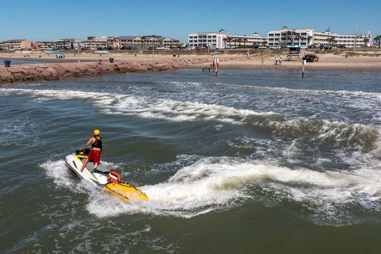 New Galveston beach head grapples with national lifeguard shortage
