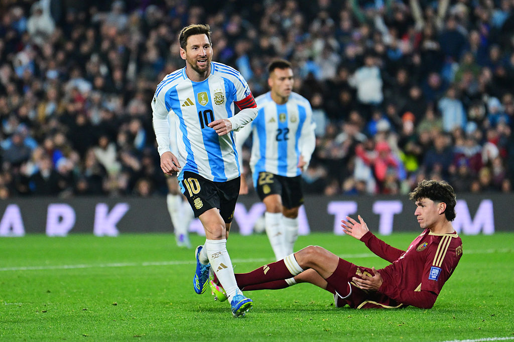 Messi hits brace in final match in Argentina