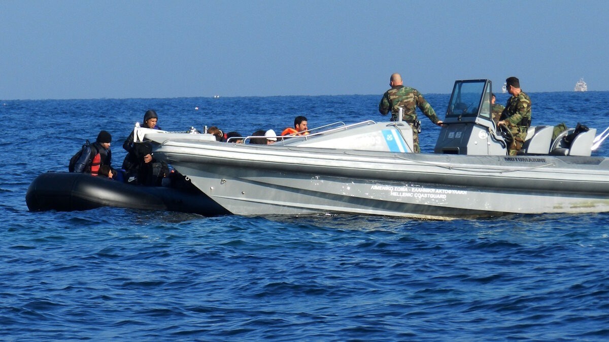 Πάνω από 100 μετανάστες βρέθηκαν στους Λειψούς: Μετά από καταδίωξη ...
