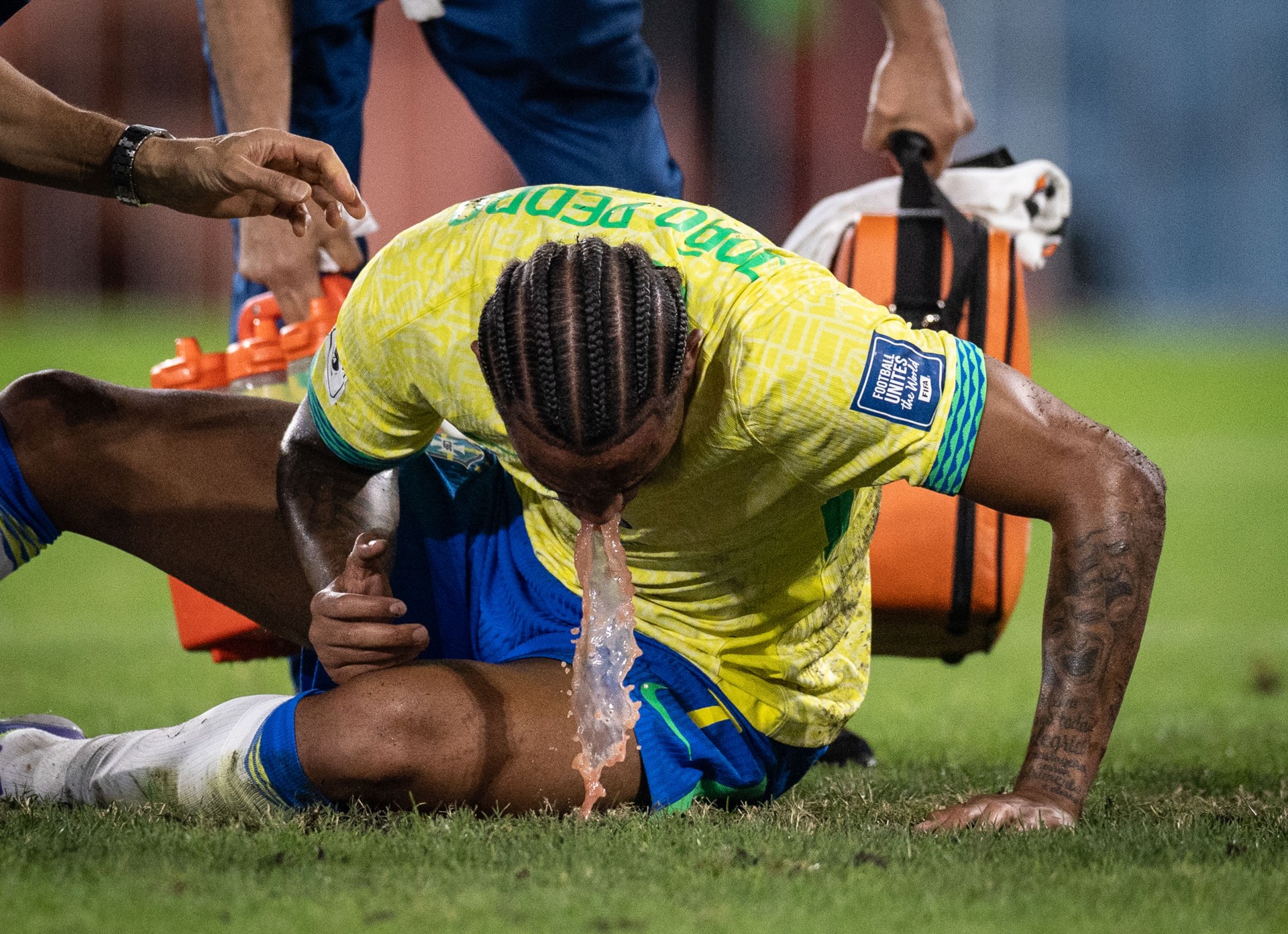 Chelsea star vomits after clash with Arsenal player