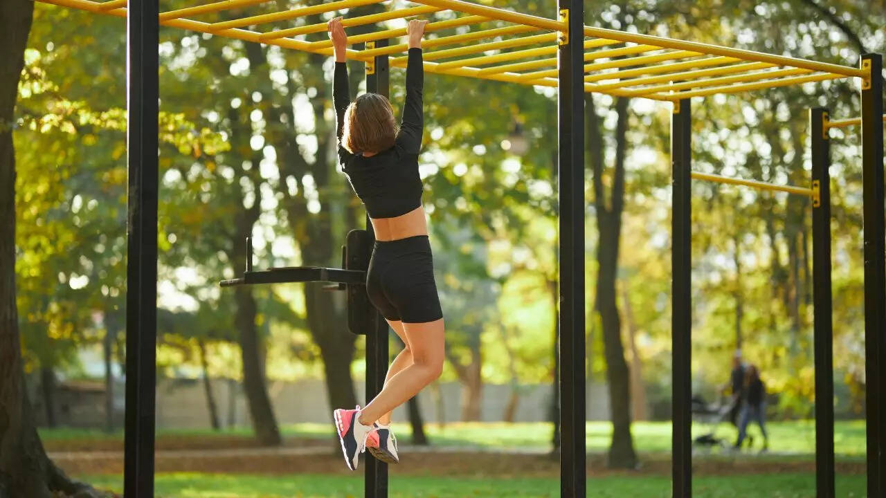 Dead hang exercise: The viral fitness trend that boosts grip strength ...