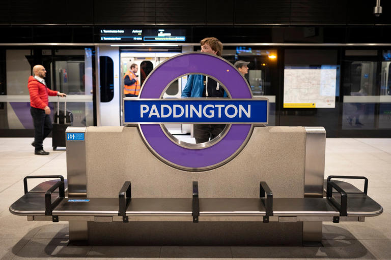 Severe delays on Elizabeth line after faulty train