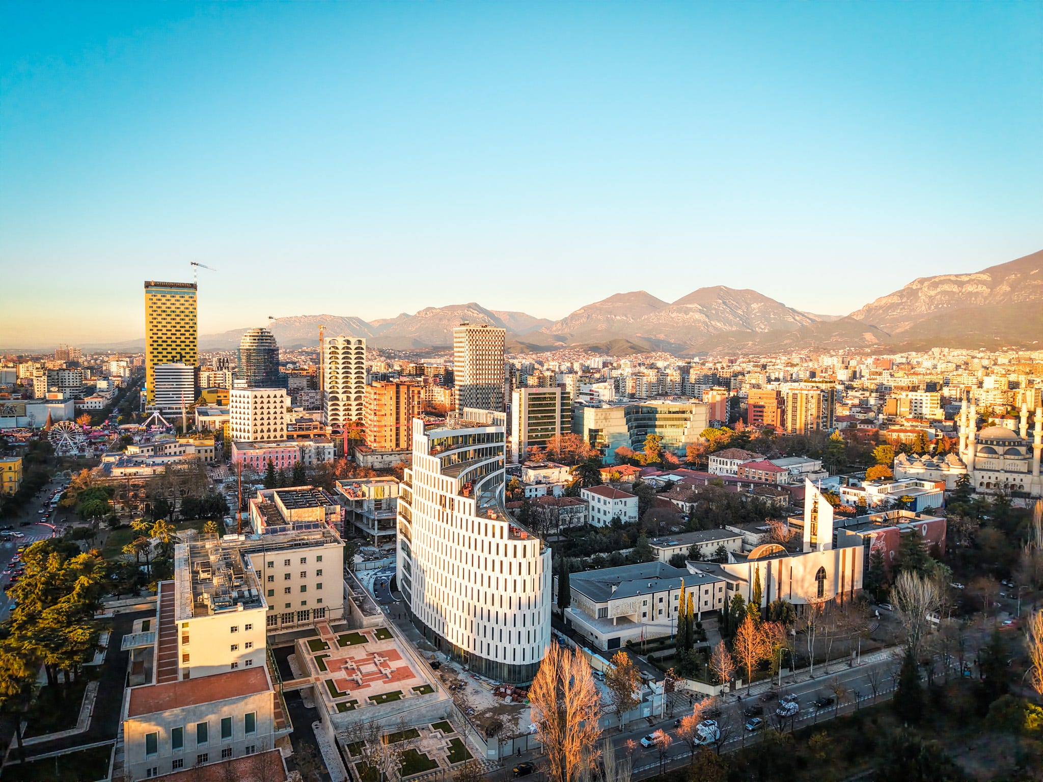 Stunning beaches, $500 apartments, and cheap flights: Why 3 Americans ...