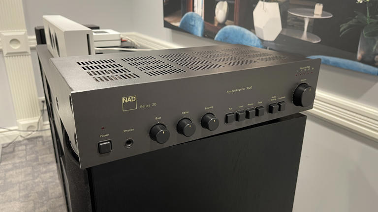 What made the original NAD 3020 budget amplifier such a legend?