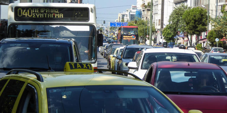 Σχολικό λεωφορείο εξετράπη της πορείας του στη Συγγρού στο ύψος της ...