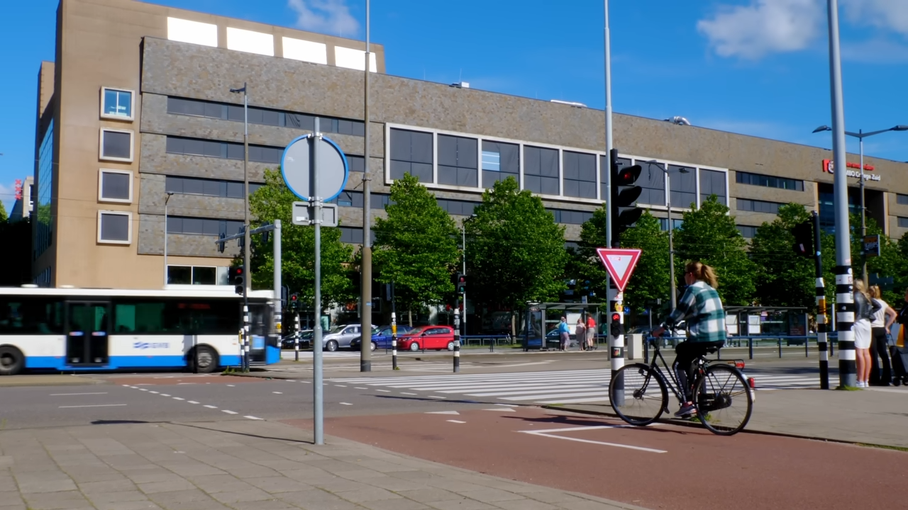 The Secret Behind Dutch Traffic Light Efficiency