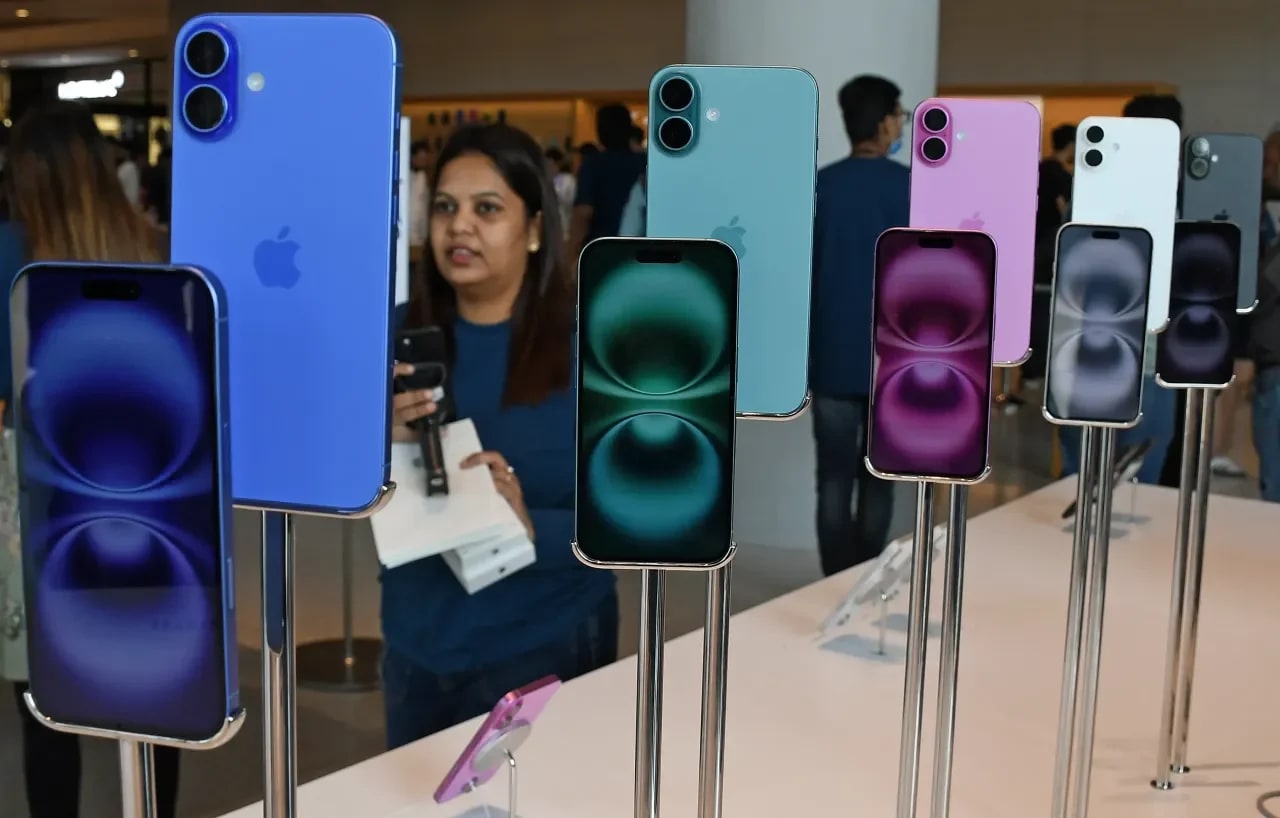 Apple’s India Sales Hit Record $9B As iPhone Demand Surges: 2 New ...