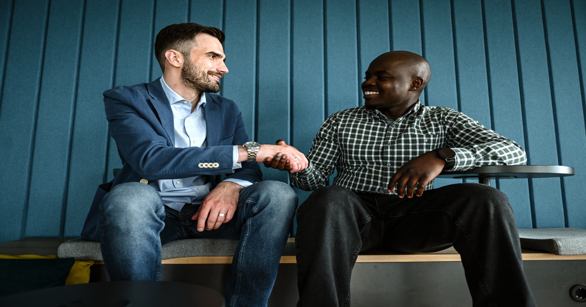 'Highly engaging' people use this 3-word phrase to get people to listen ...