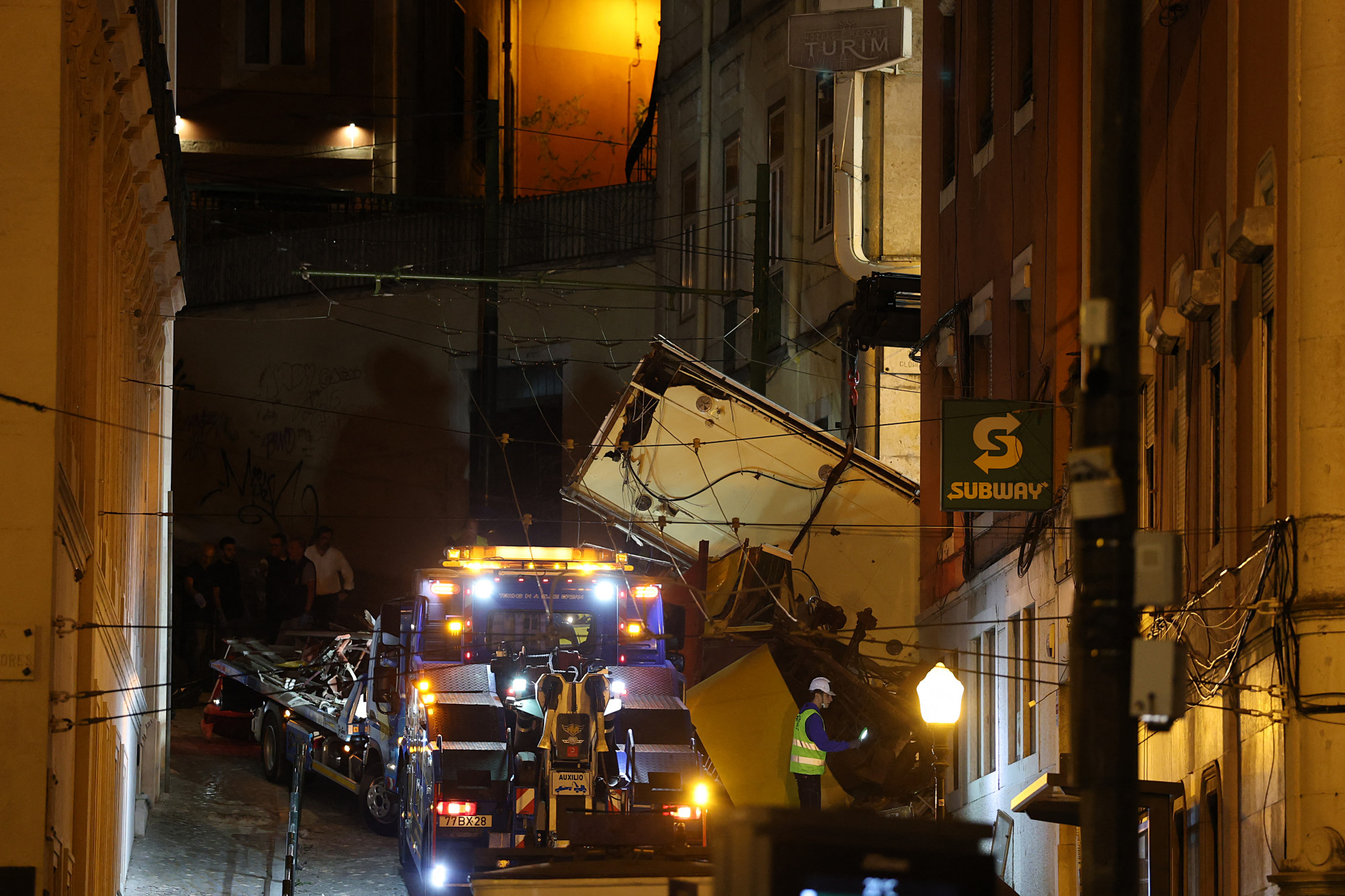 A német házaspár Lisszabonba ment azonosítani a siklóbalesetben meghalt fiukat, akiről ott ...