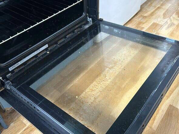 I cleaned my toilet, shower and oven with 1 cheap product - it's better ...