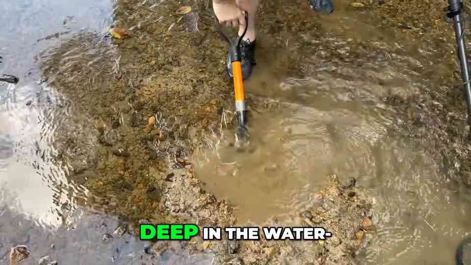 Muddy riverbank treasure hunt! Metal detecting finds & cool collab!