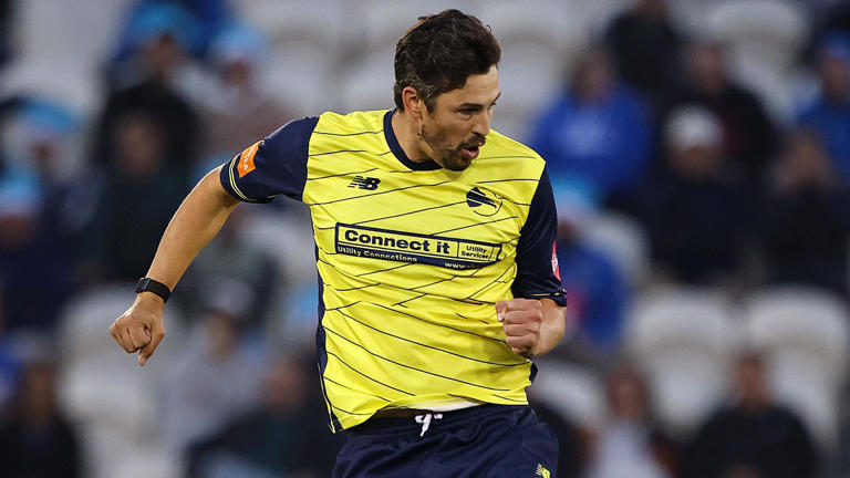 Hampshire's Wood signs new contract until 2026