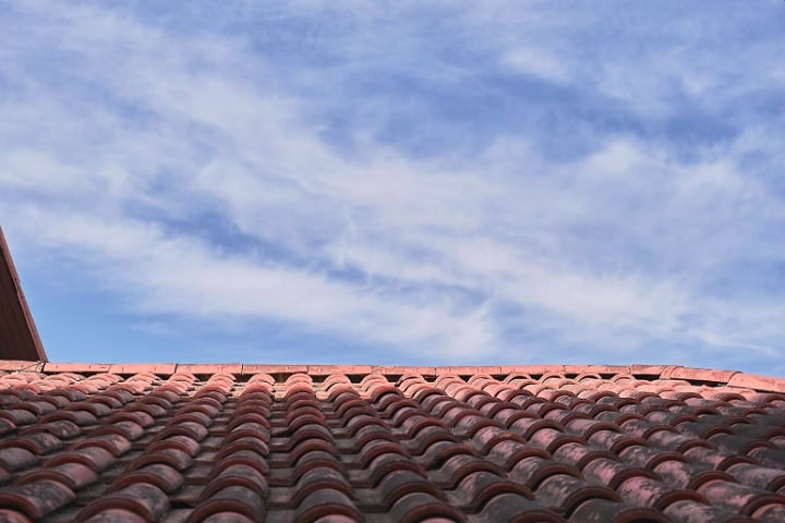 Tecnologia passiva transforma telhados em aliados no combate ao calor
