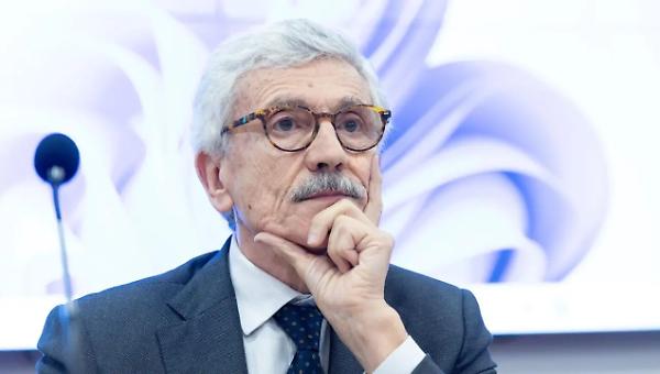 Massimo D’Alema sul palco dei dittatori: dall’ex premier italiano al ...