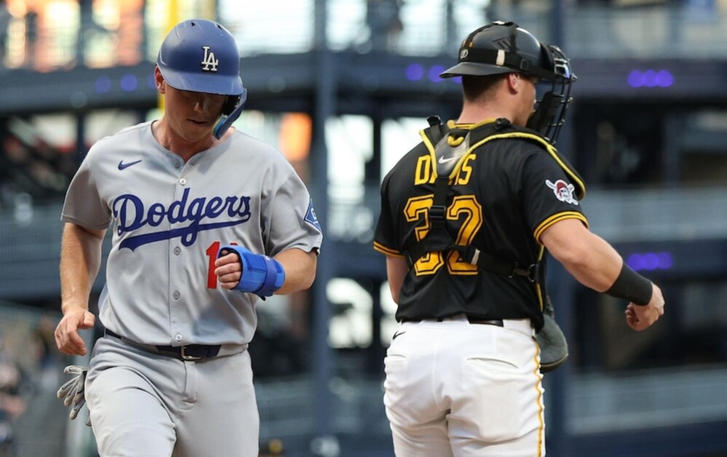 Dodgers Expect Will Smith To Avoid Injured List After CT Scan On Right Hand