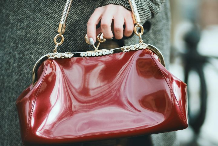 How The Wealthiest People Avoid Standing Out In Public