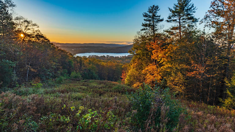 One Of Samantha Brown's Top Fall Destinations Is A New England Treasure ...