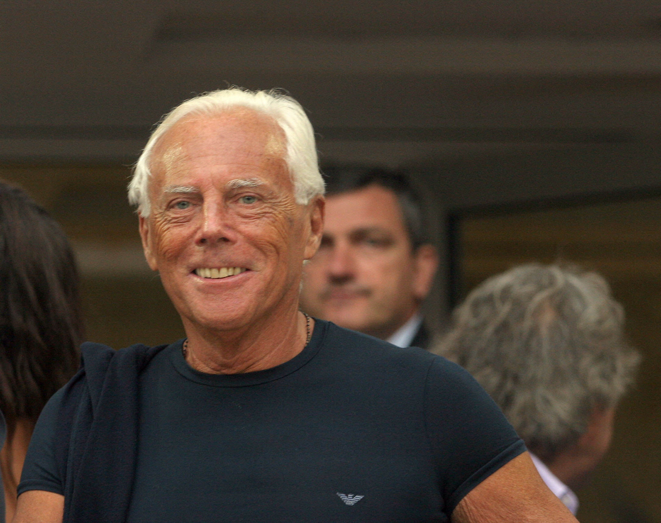 Iconic fashion designer dies at 91: Public figures we lost this year