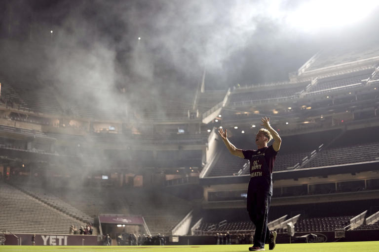 Why Texas A&M's Midnight Yell is one of the ultimate college football ...