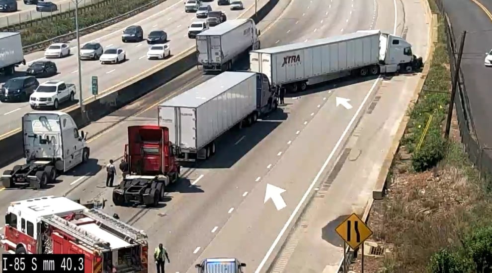 I-85 crash closes multiple southbound lanes in north Charlotte