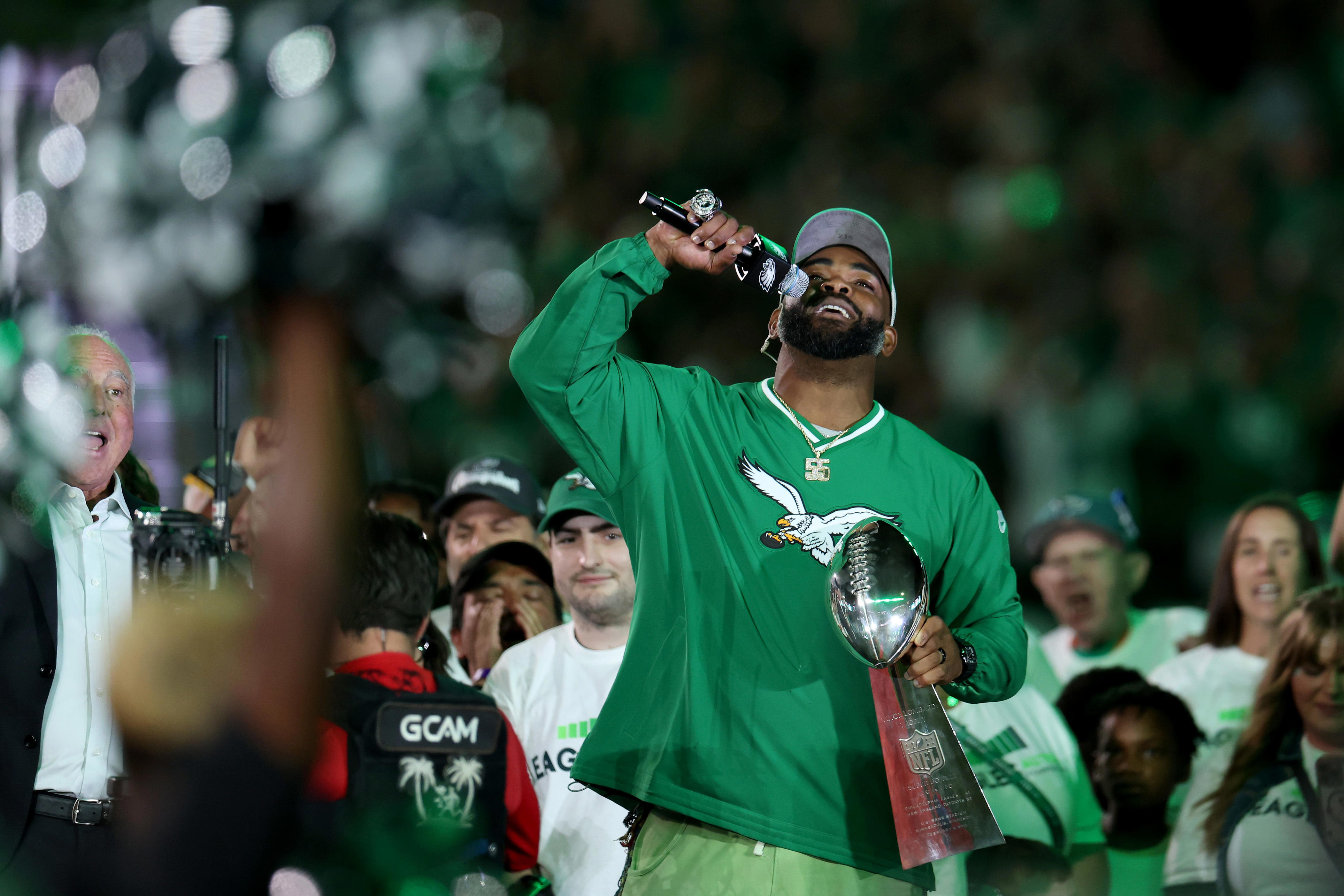 Eagles' legendary pass rusher announces new podcast 'Unblocked' with ...