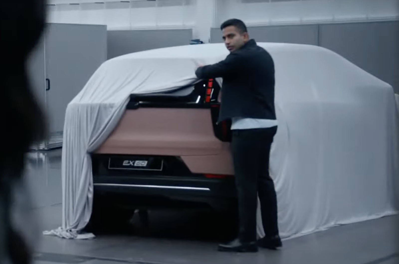 Crucial new Volvo EX60 to be revealed on 21 January