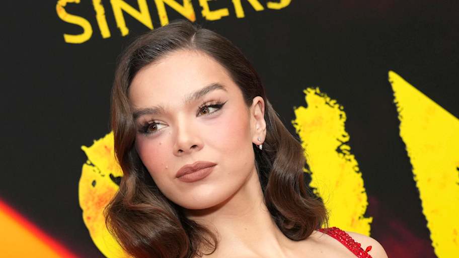 Hailee Steinfeld flaunts huge wedding ring before Josh Allen's Bills ...