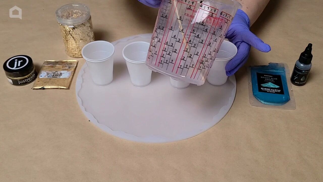 Resin Cake Stand