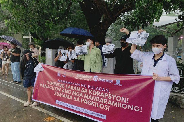 Bulacan protesters brave rain in rally vs. anomalous flood control projects