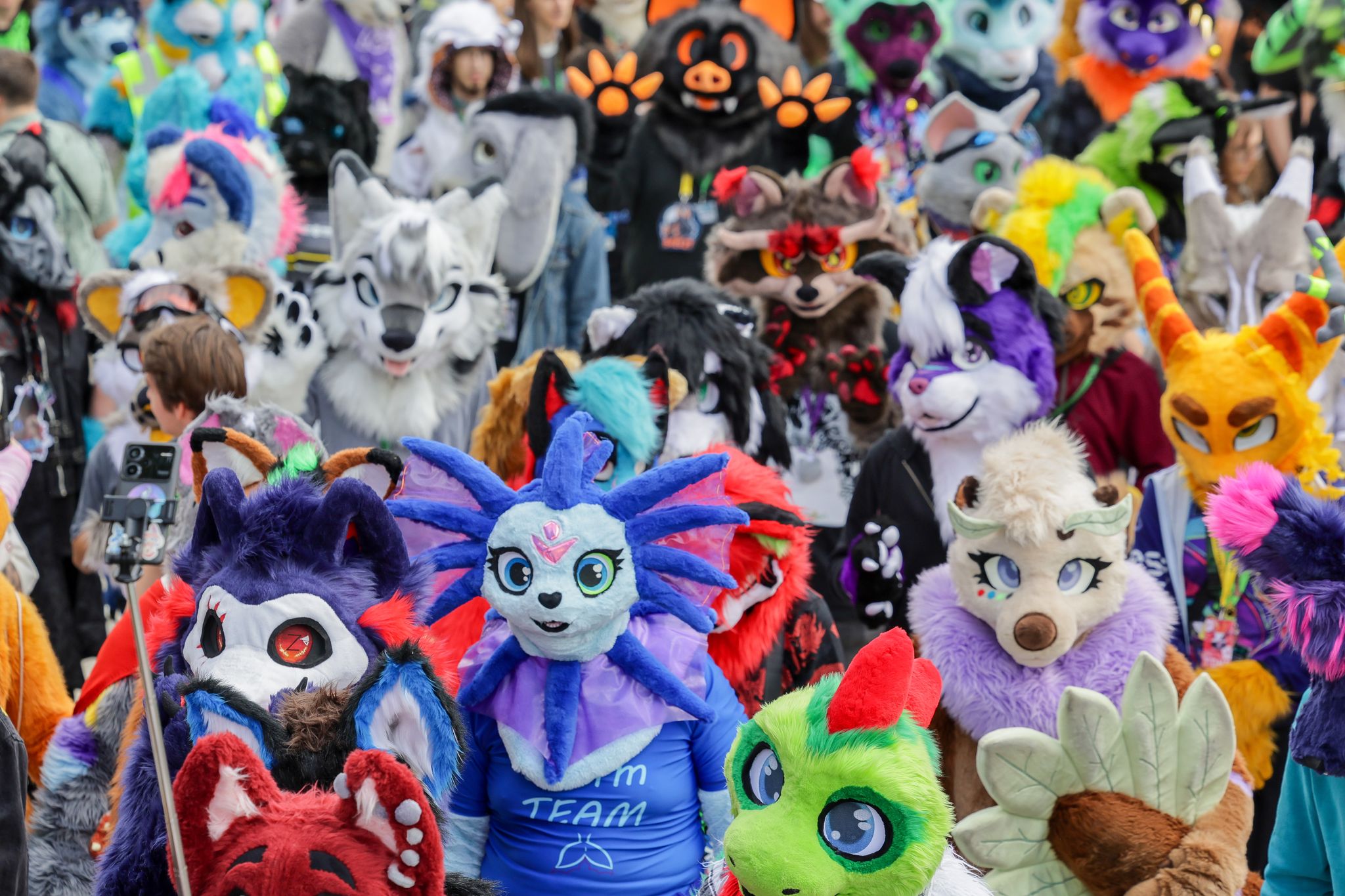 Furry-Fans machen Hamburg bunt