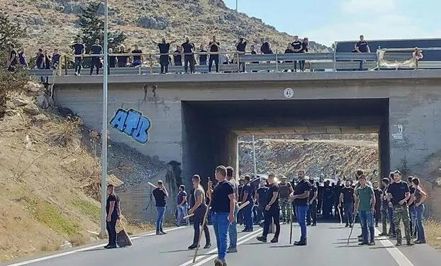 Στους δρόμους οι κτηνοτρόφοι της Κρήτης - «Έκλεισαν» τον ΒΟΑΚ και στον ...