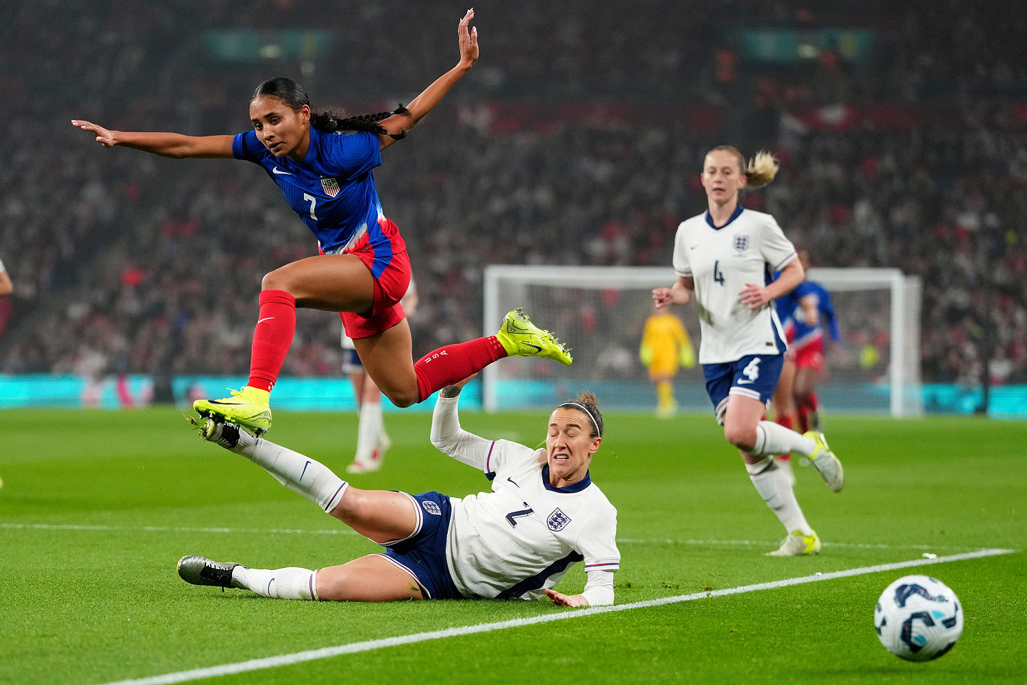 L.A. soccer star Alyssa Thompson signs to Chelsea in UK, leaving Angel ...
