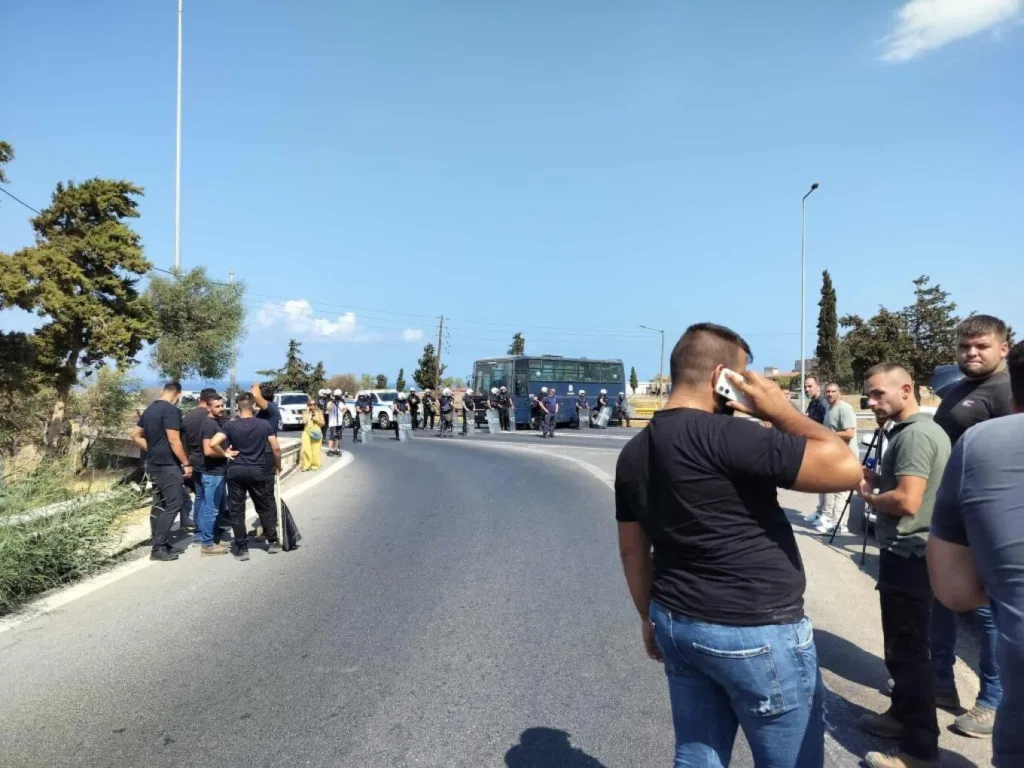 Κρήτη: Κτηνοτρόφοι στον κόμβο του αεροδρομίου Ηρακλείου – Γιατί ...