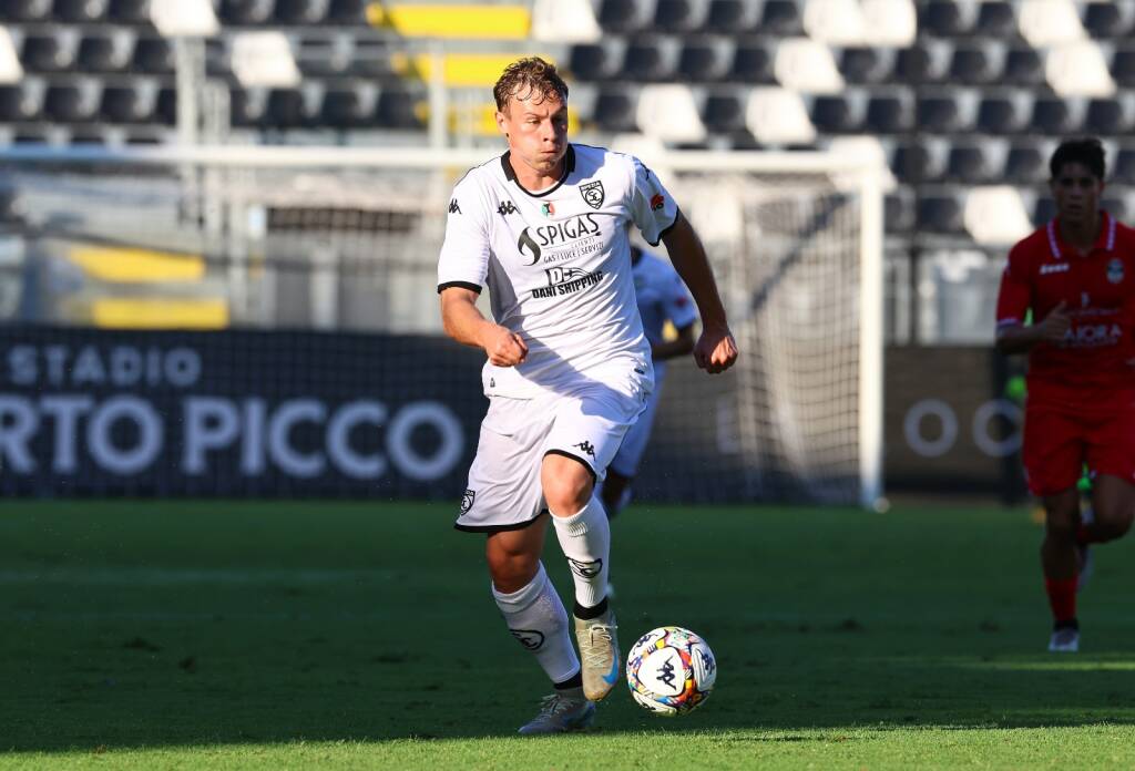 Zurkowski si opera, Donadoni ritrova Comotto e valuterà Lapadula