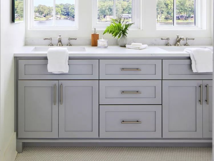 5 Things You Should Never Store In Your Bathroom Cabinets